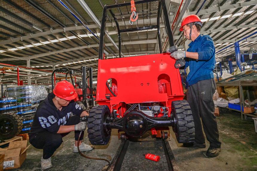 Chinese factories slip deeper into contraction, more policy support ...