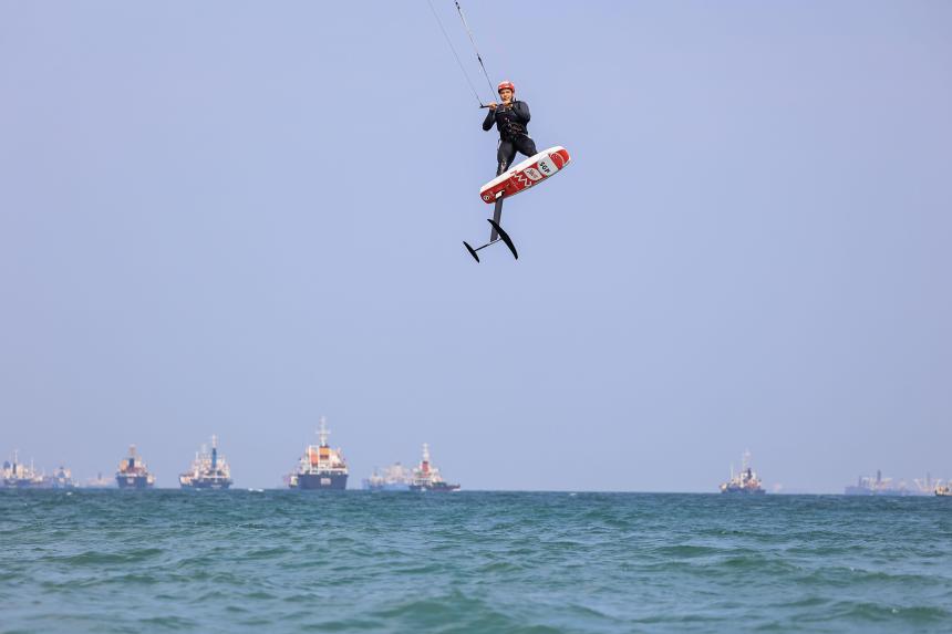 Want to do Max Maeder a favour? Learn a little about kitefoiling | The ...