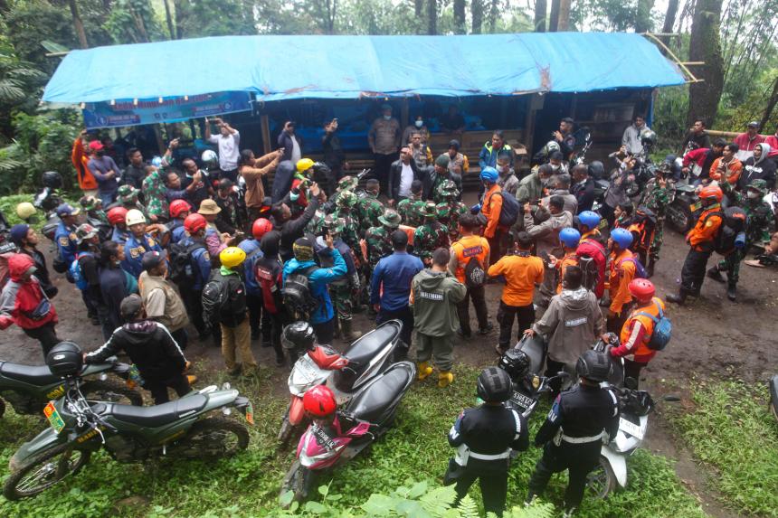 11 hikers dead after Indonesia volcano erupts, 12 still missing | The ...