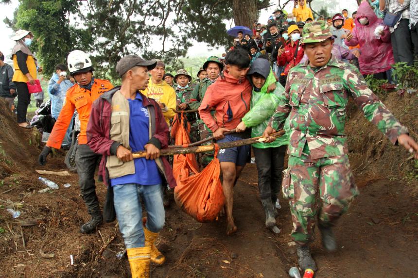 Indonesia rescuers evacuate all climbers from Marapi volcano after ...