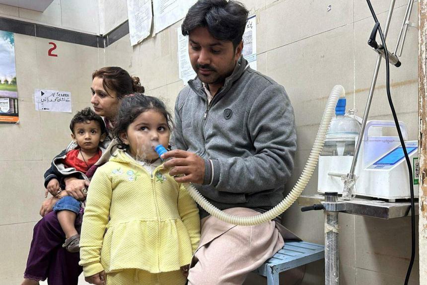 Soaring pollution in Pakistan’s Lahore fills wards with sick children ...