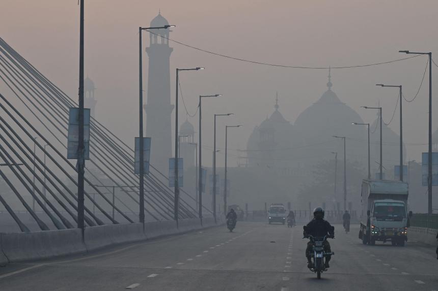 Soaring pollution in Pakistan’s Lahore fills wards with sick children ...
