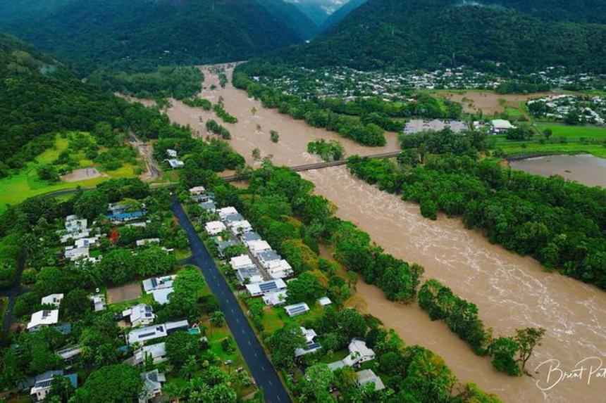 Floods cut off cyclone-hit Australia tourist towns along Great Barrier ...