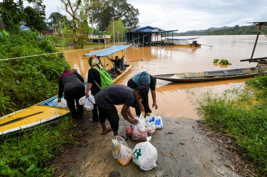 Floods in Malaysia force nearly 26,000 to seek shelter in relief ...