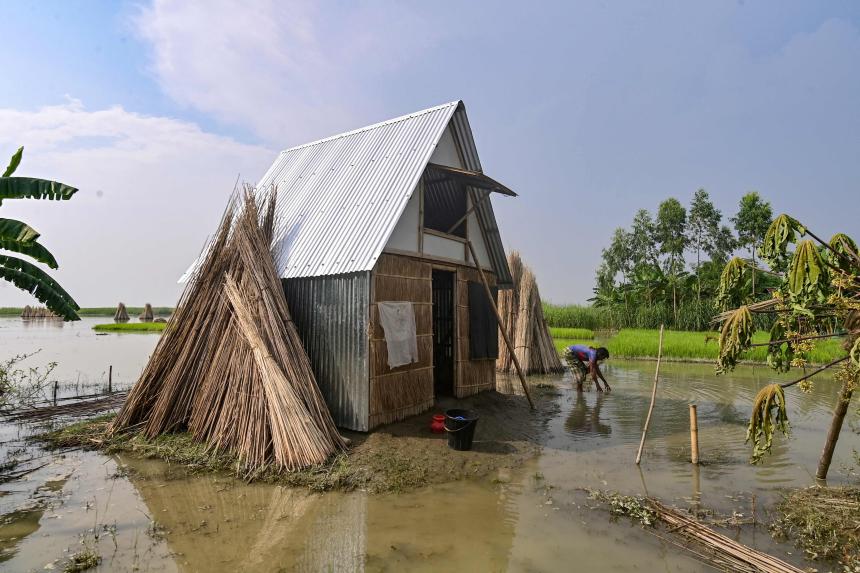Bangladesh’s ‘tiny houses’ tackle giant flood challenge | The Straits Times