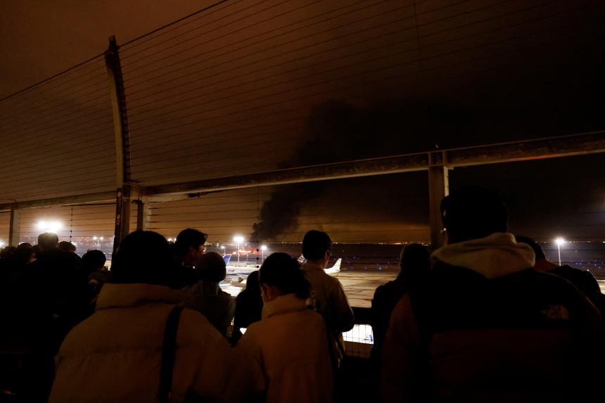 5 on coast guard aircraft die after collision with JAL plane at Tokyo’s ...