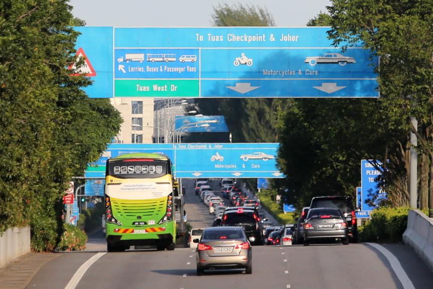 Large MPVs to use bus lanes at Tuas Checkpoint | The Straits Times