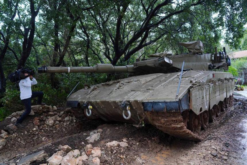 Israeli soldiers on northern border dig in and wait as tensions mount ...