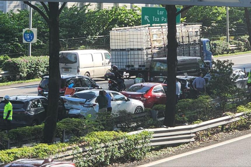2 injured in five-car chain collision on PIE | The Straits Times