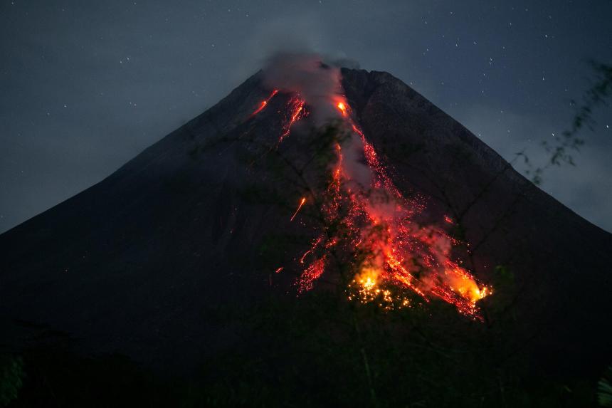Volcanic activity continues at Indonesia’s Mt Merapi after weekend ...