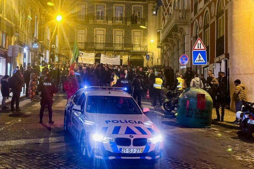 Thousands of Portuguese police protest over wages, hazard pay | The ...
