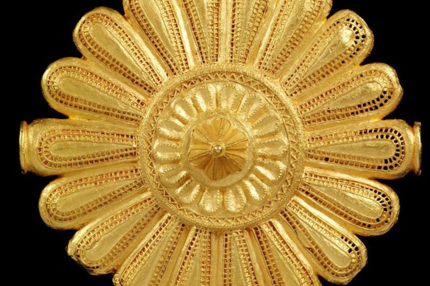 Britain to return looted royal regalia to Ghana in loan deal | The ...