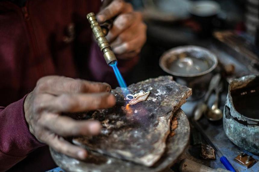 Once bustling Jerusalem 'like a desert' says Palestinian shopkeeper ...