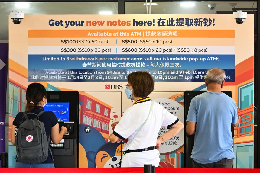 Snaking queues at ATMs on first day for withdrawal of hongbao notes ...