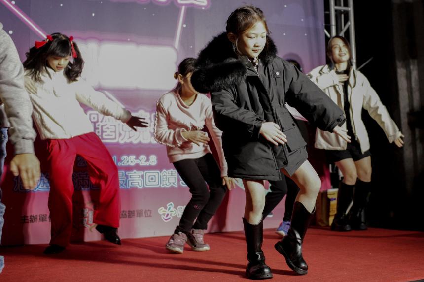 Taiwan’s Ningxia night market serves up viral dance | The Straits Times