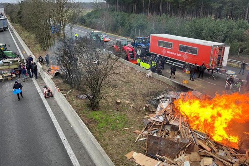 Police move to end Dutch farmer protests | The Straits Times
