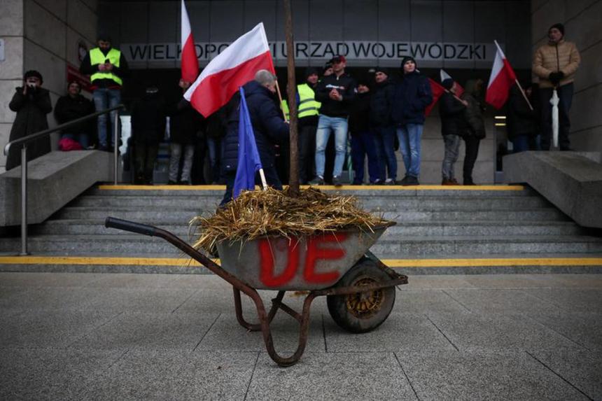 Polish farmers block roads, Ukraine border in nationwide protest | The ...
