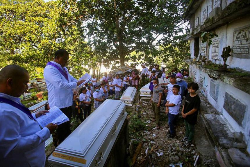 Death toll from Philippine landslide rises to 92, search continues | The Straits Times