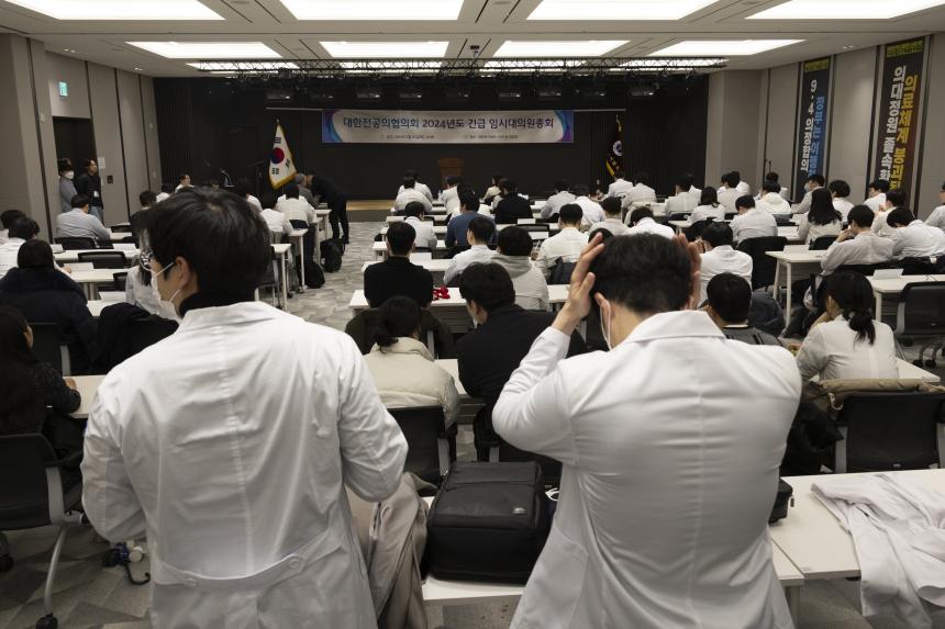 South Korean trainee doctors walk out in protest against plan to raise ...