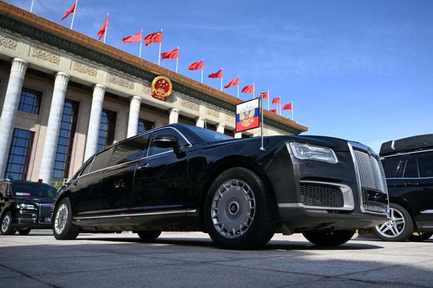 Putin gives North Korea's Kim Jong Un a Russian limo as a gift | The ...