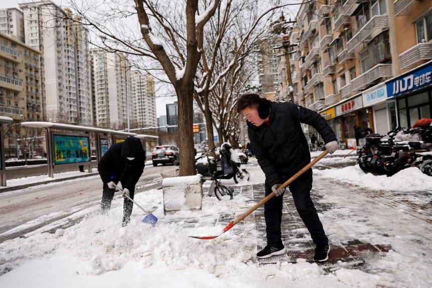 Chinese capital closes highways after heavy snowfall | The Straits Times