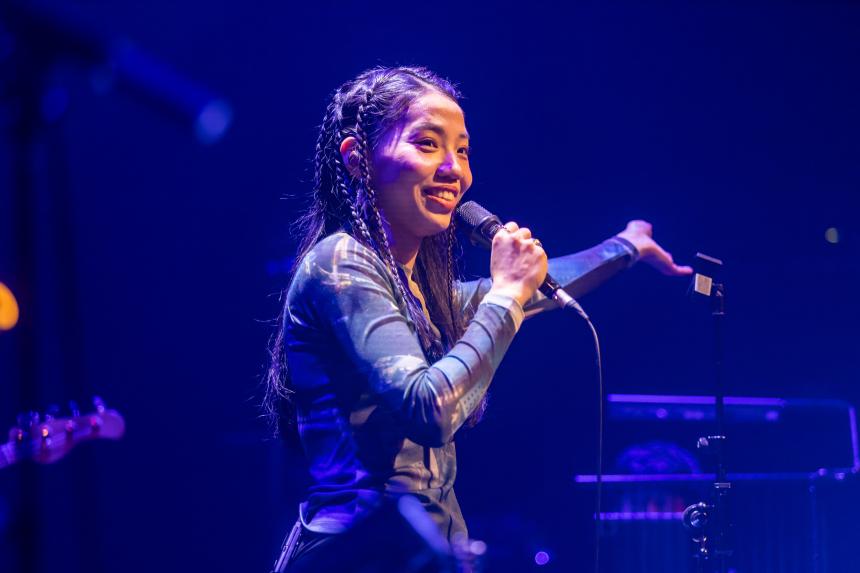Concert review: Singer Hung Pei-yu’s first Singapore show an intimate ...