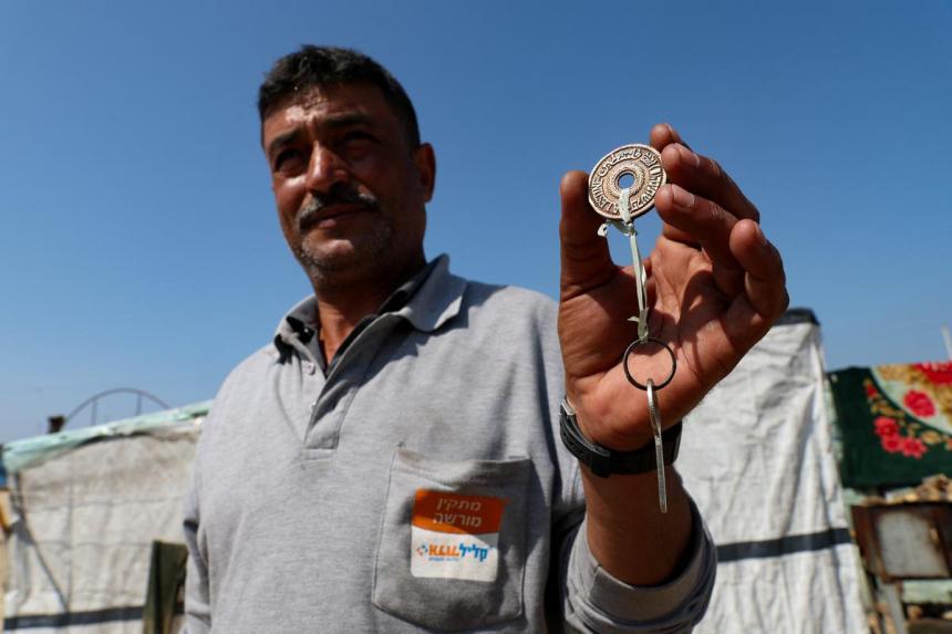 Keys to lost homes in Gaza become latest symbols of Palestinian ...