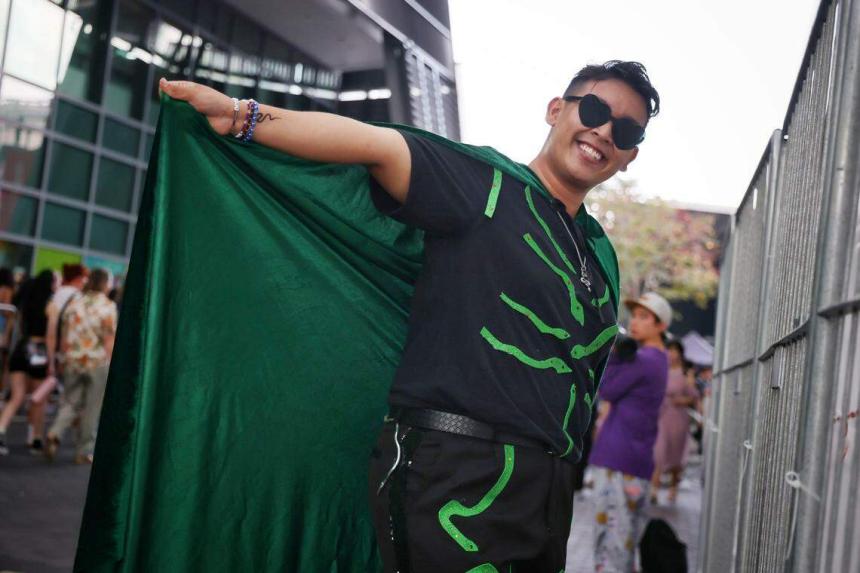 We never go out of style: Swifties get creative with concert costumes ...