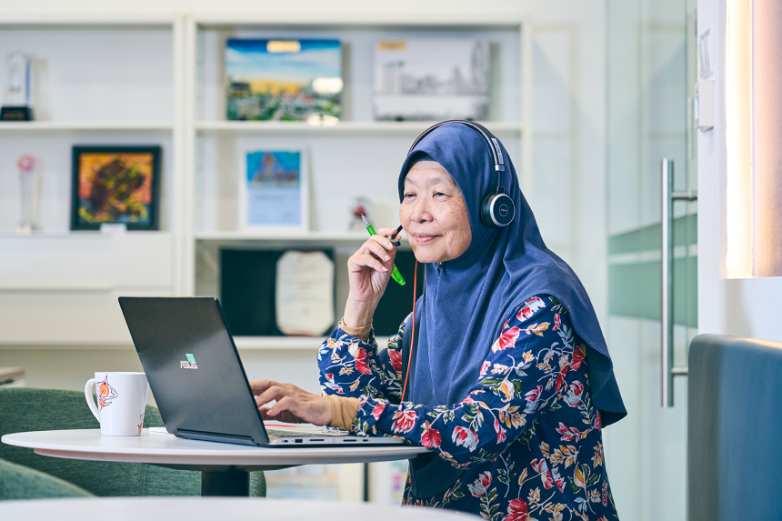 Tech-savvy grandma finds her mission helping other seniors stay safe ...