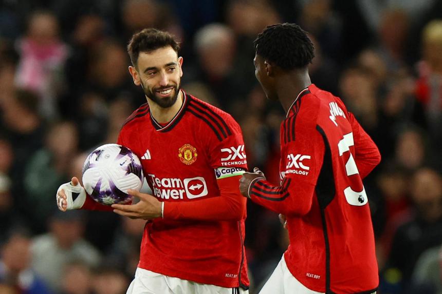 Criticism part of life at Manchester United, Fernandes says | The ...