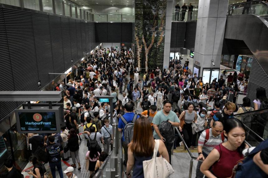 Service on MRT Circle Line resumes after train fault causes delay for ...