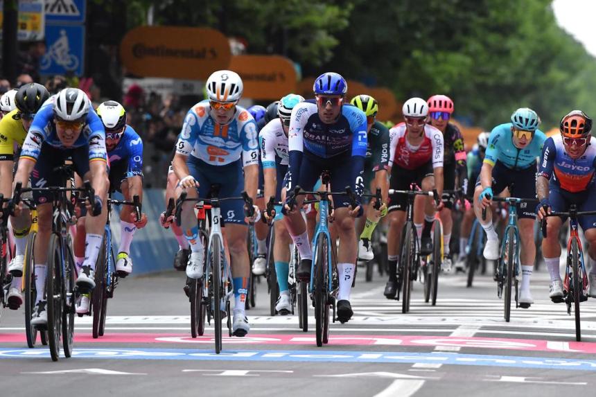 Merlier sprints to Giro stage three win, Pogacar still in pink | The ...