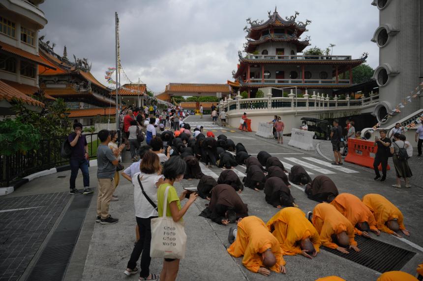 Monastery marks Vesak Day with ‘three steps, one bow’ ritual | The Straits Times