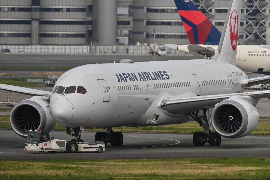 [Wah Di Di Chut Dai Ji?!?!?!] Wings of 2 planes collide at Haneda ...