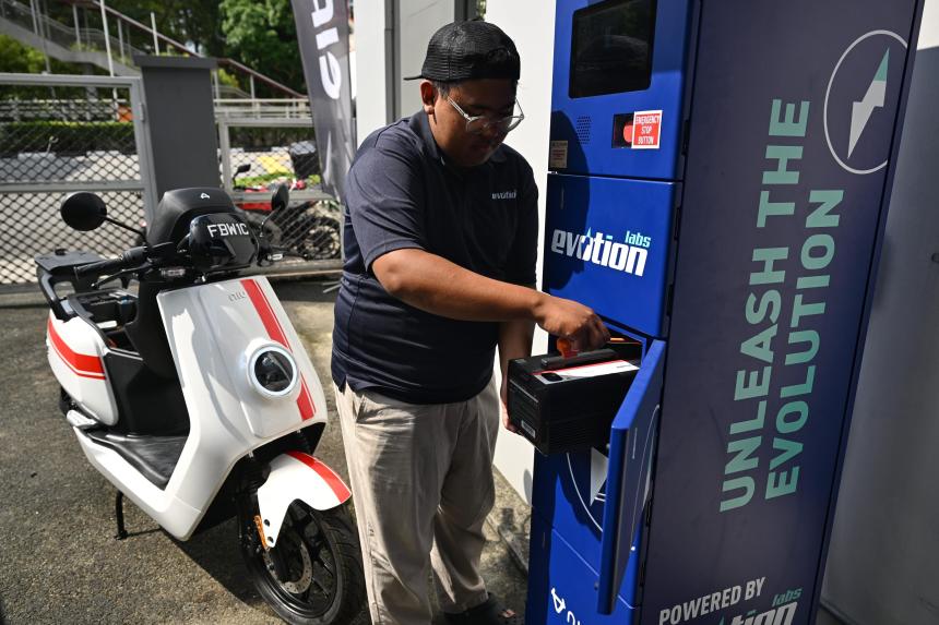 S’pore firm Evotion Labs launches first commercial battery swop service ...