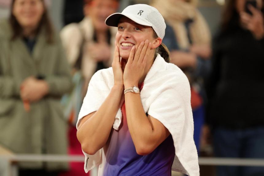 Birthday girl Iga Swiatek swats aside Marie Bouzkova to reach French ...