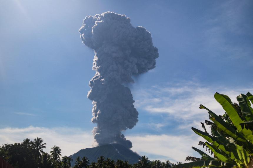 Indonesia’s Mount Ibu volcano erupts, spewing clouds of ash | The ...