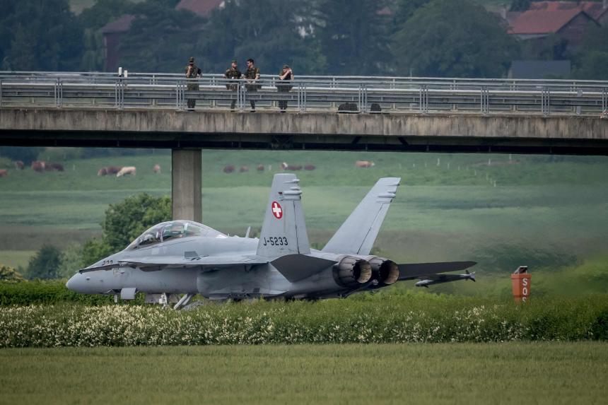 Switzerland lands fighter planes on motorway, in training exercise ...