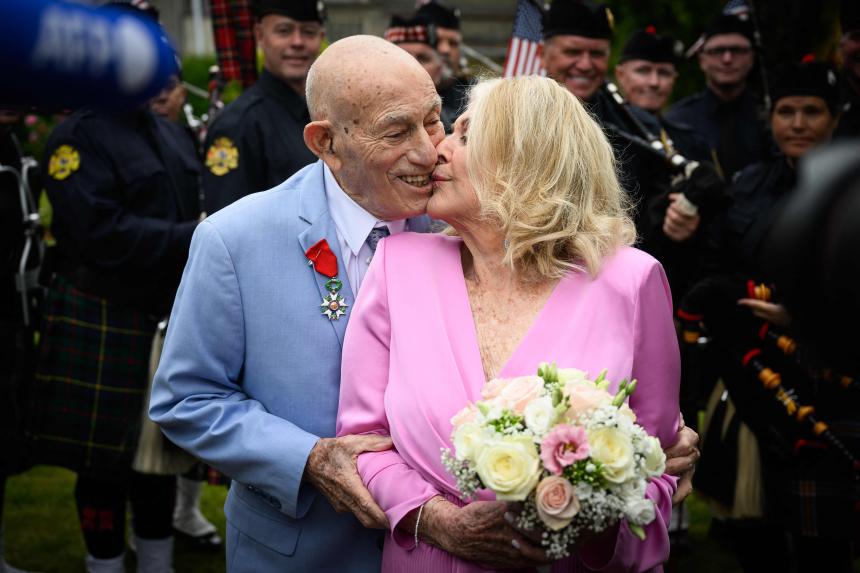 100-year-old World War II veteran marries fiancee, 96, near D-Day ...
