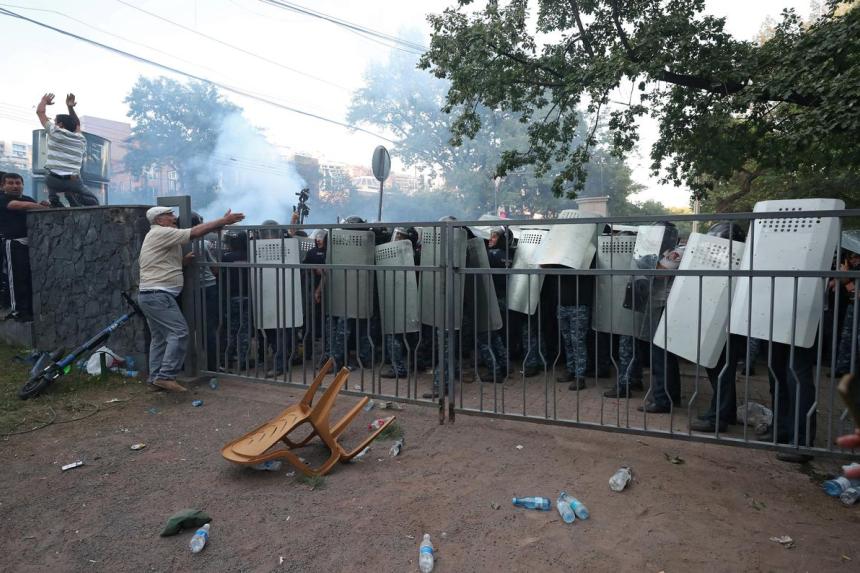 Protests erupt as Armenia nears peace deal with Azerbaijan | The ...