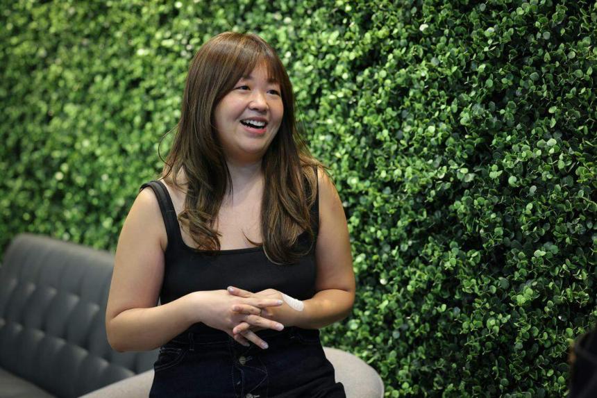 Eat, shoot and post: What makes a good food reviewer? | The Straits Times
