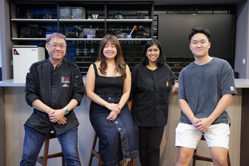 Eat, shoot and post: What makes a good food reviewer? | The Straits Times