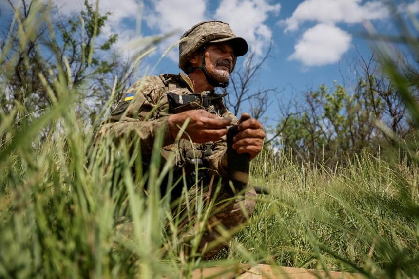 Ukraine's older recruits await help from younger fighters | The Straits ...