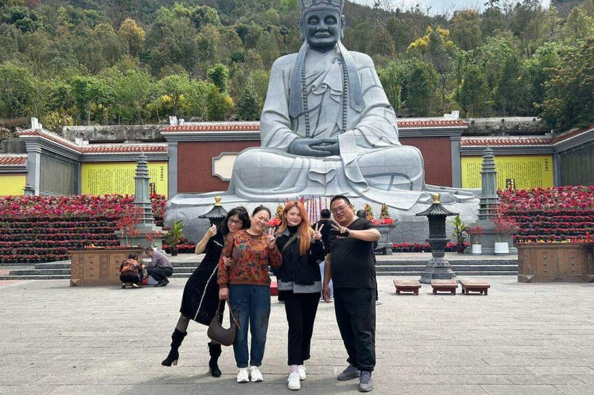 Tomb reader, ancestor whisperer: Singaporean sets up genealogy group ...