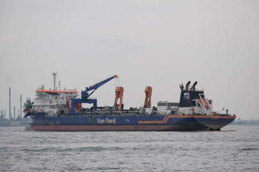 Cleanup under way after oil slicks hit East Coast, Labrador Park, Keppel Bay, Sentosa and ...