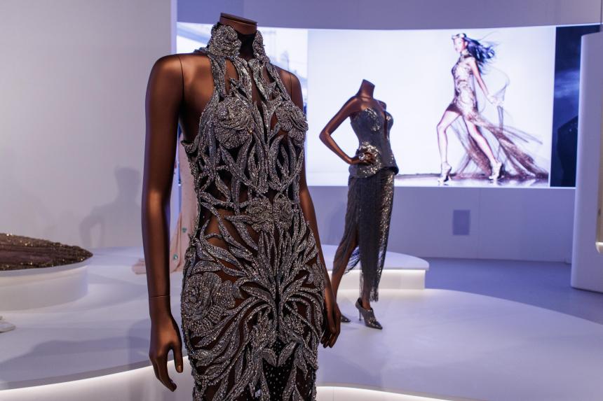 London’s Victoria and Albert Museum celebrates ‘fashion legend’ Naomi ...