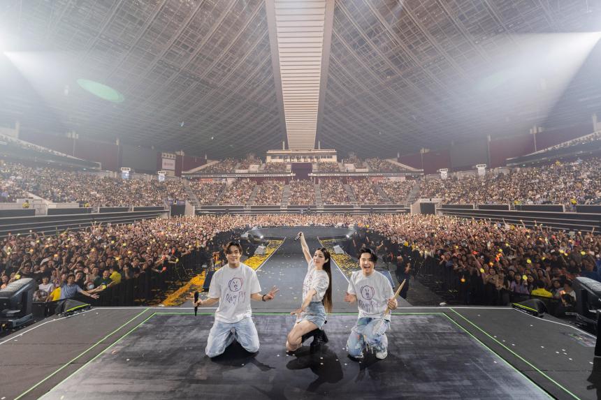 Concert review: Mandopop band Accusefive are a well-oiled hit machine ...