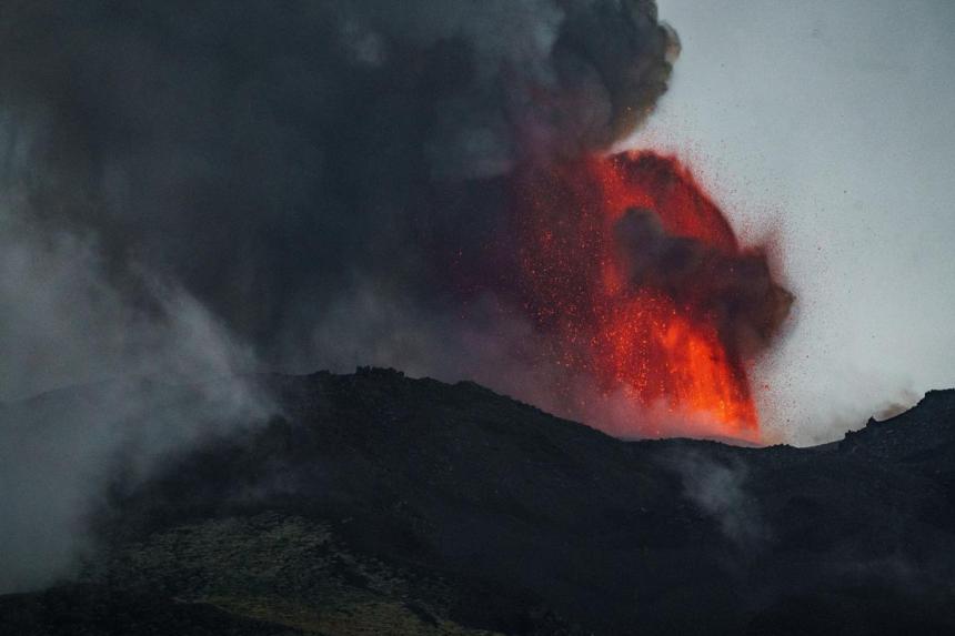 Italy's Etna and Stromboli volcanoes erupt, Catania Airport closed ...