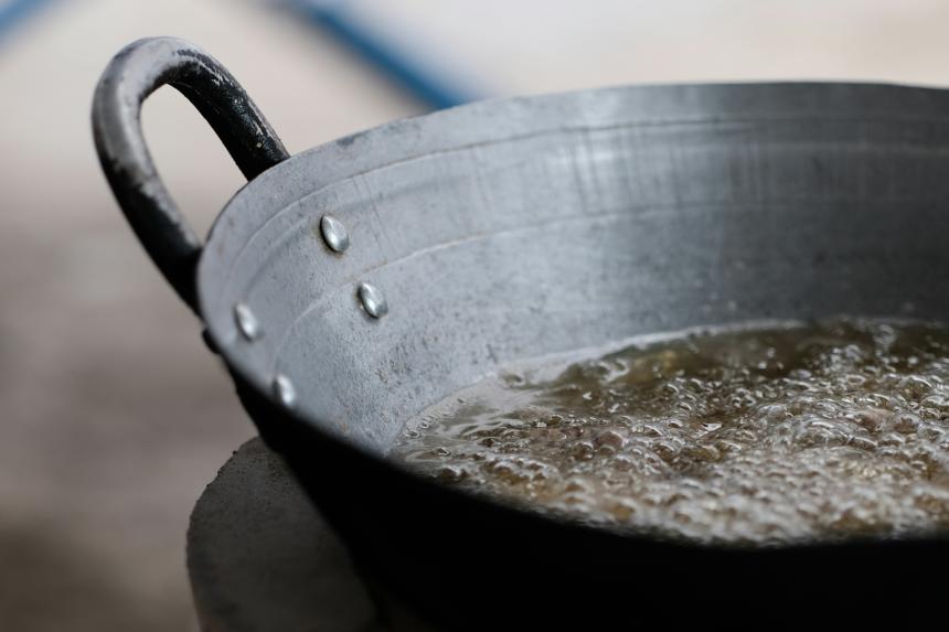 Tainted cooking oil scandal revives China food safety fears | The ...