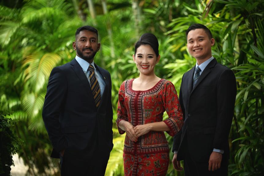 SIA steward who helped elderly passenger travelling alone wins service excellence award | The ...